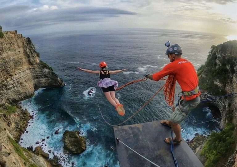 Banned Bungee Jumping Site in Nusa Penida Allegedly Resumes Operations